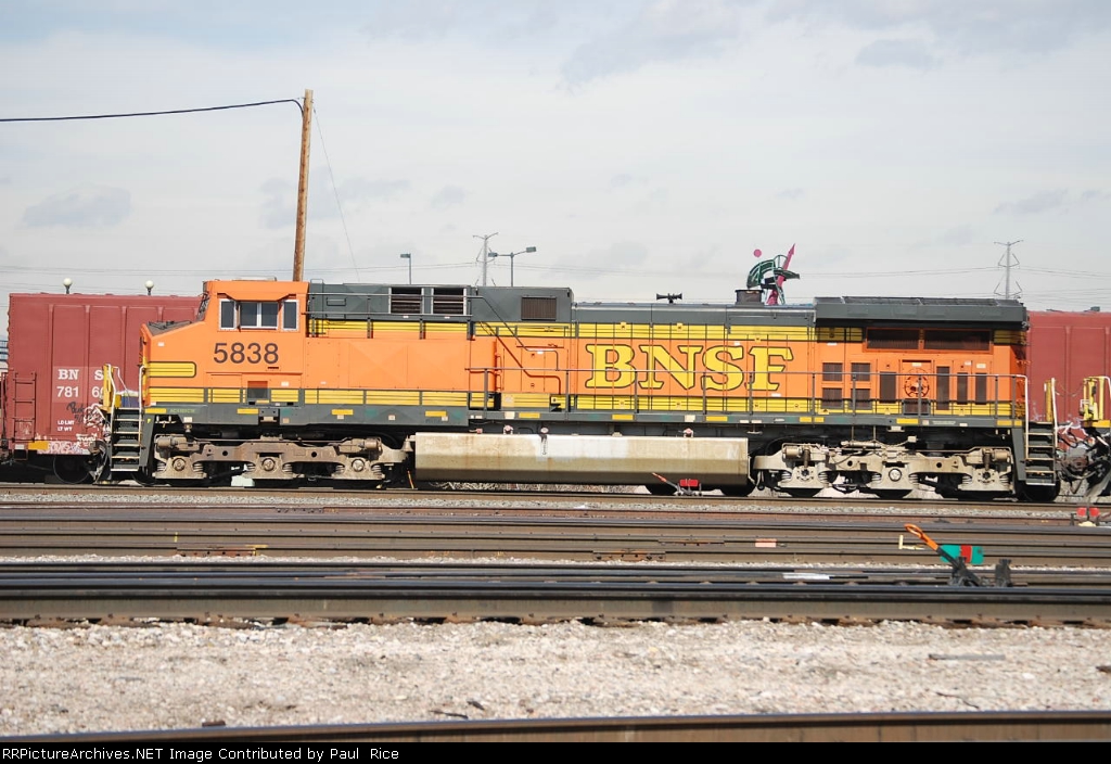 BNSF 5838